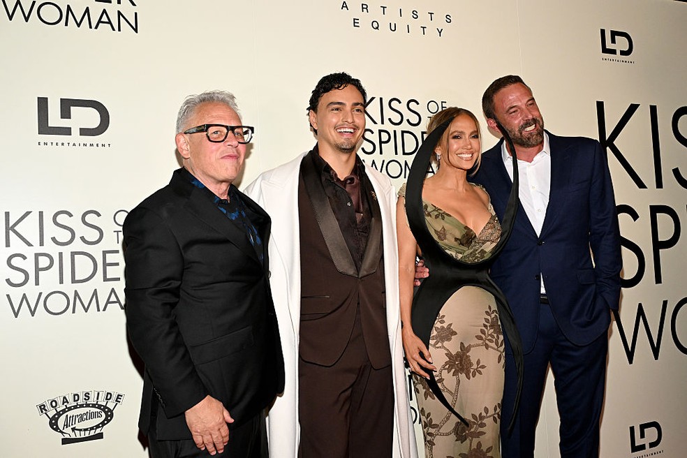 Jennifer Lopez e Ben Affleck brilham juntos no tapete vermelho em reencontro inesperado