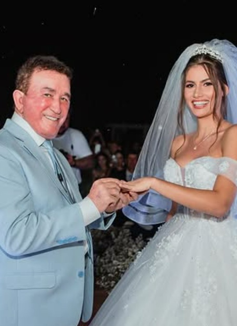 Calita Franciele desmente boatos de gravidez após casamento com Amado ...