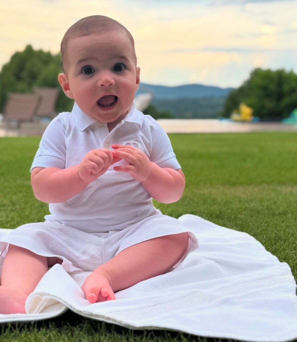 Carol Celico exibe primeiro Réveillon do filho caçula, Rafael