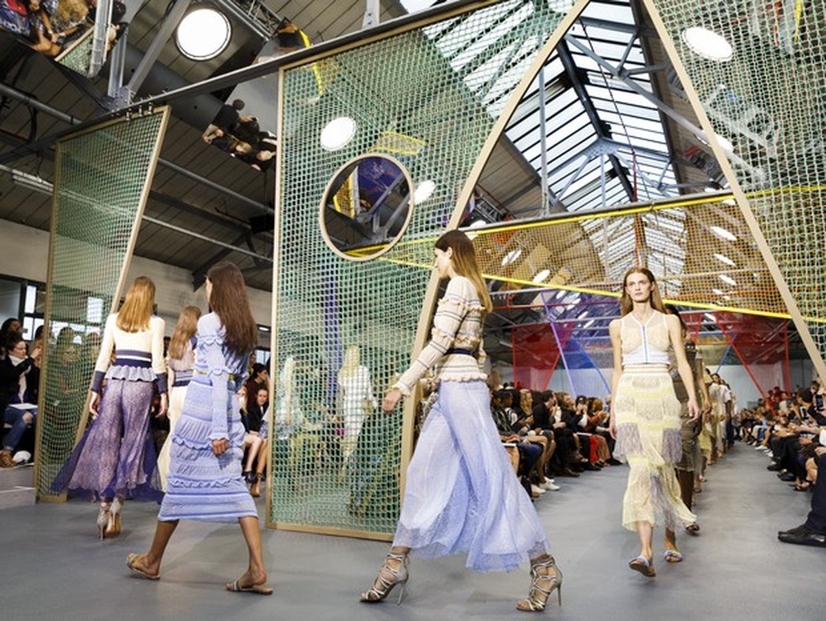 Semana de Moda de Londres será exibida em outdoors digitais no Reino Unido