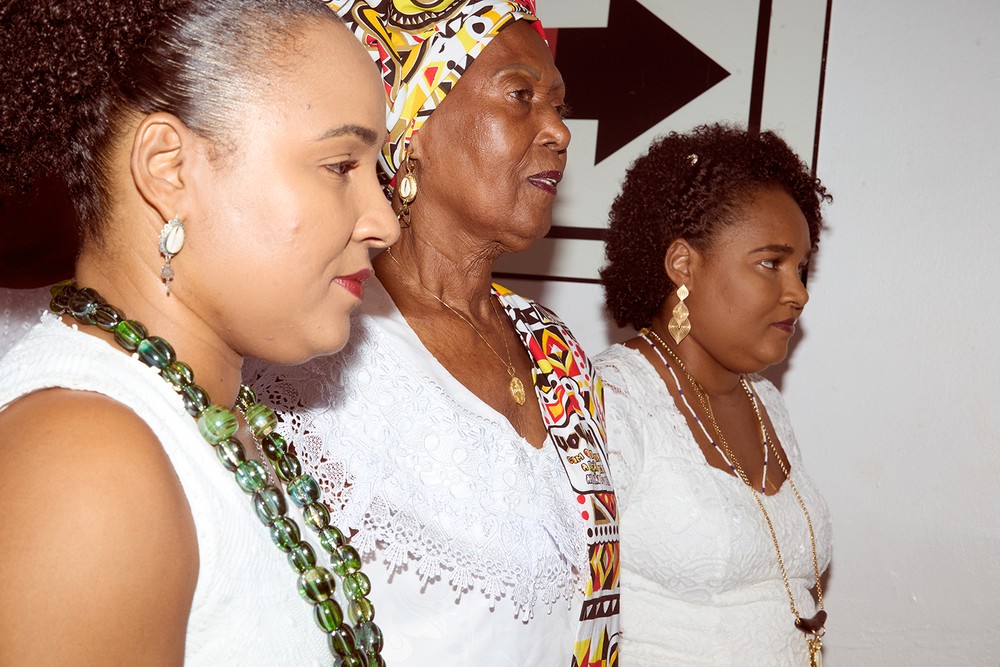 Um mergulho pelo backstage do desfile de Isaac Silva