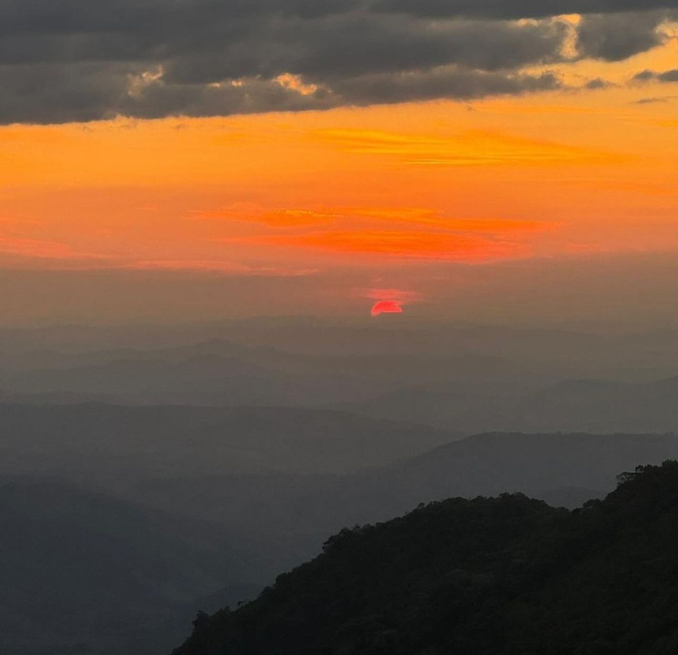 Marcus Buaiz posa em pôr do sol com Isis Valverde