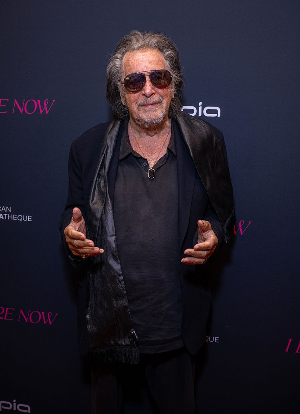 Al Pacino celebra 86 anos com festa animada, dança e bolo especial
