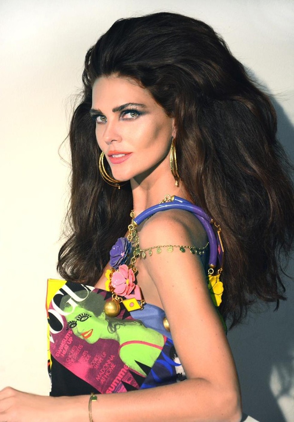 Daniela Sarahyba se transforma em mulher-gato em beauty film exclusivo