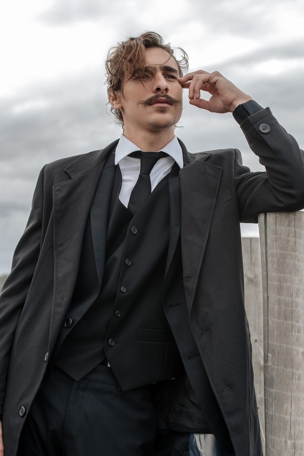 Um papo com Bruno Montaleone: do sonho do cinema ao flerte com a moda