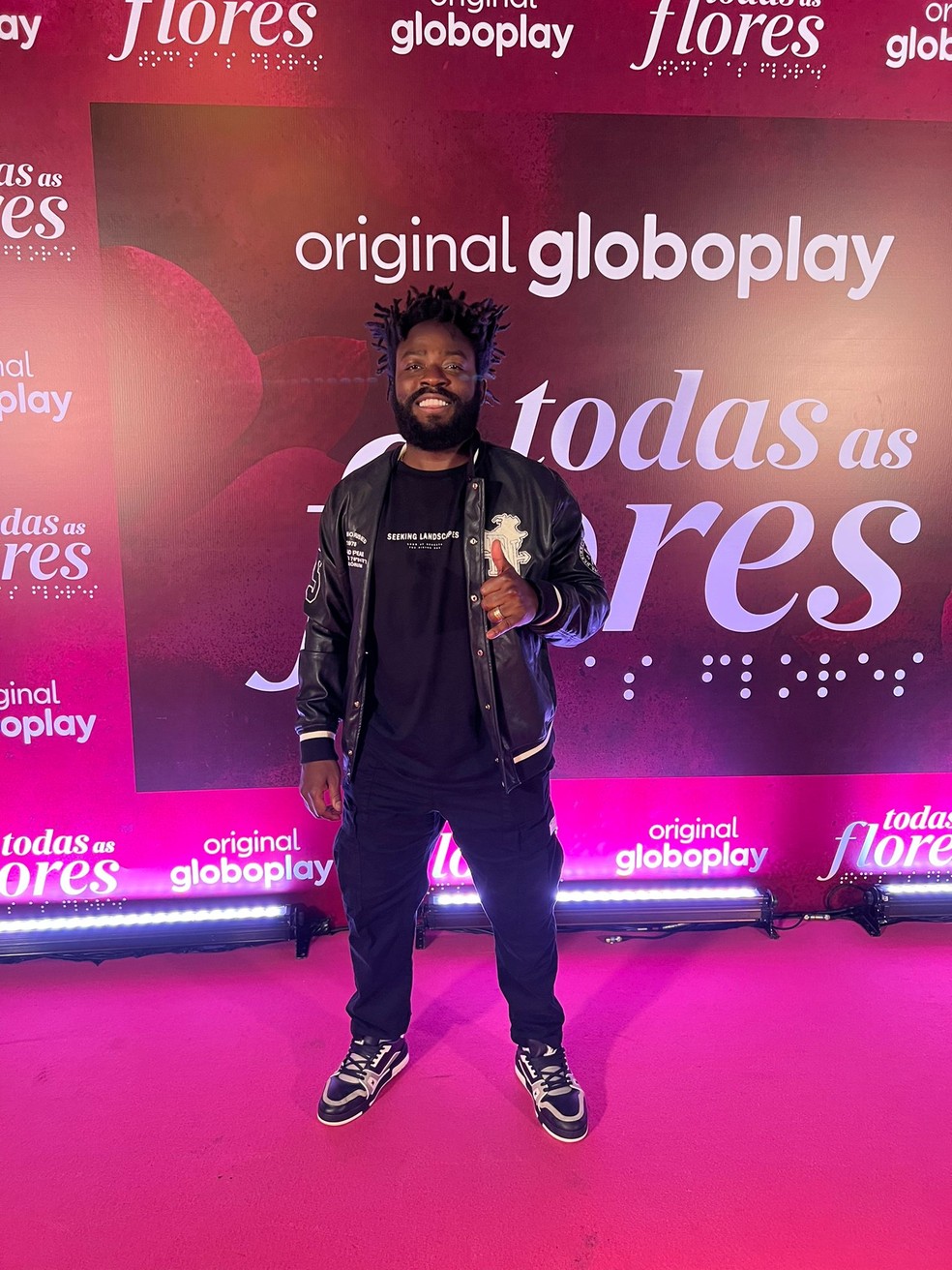 Nascida em Paris, Yara Charry canta em francês ao lado de Mumuzinho ...