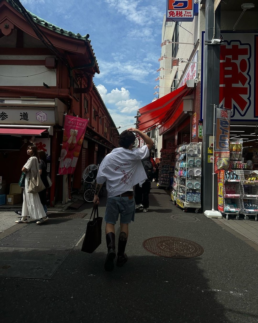 Sasha Meneghel compartilha novos cliques de viagem para Tokyo