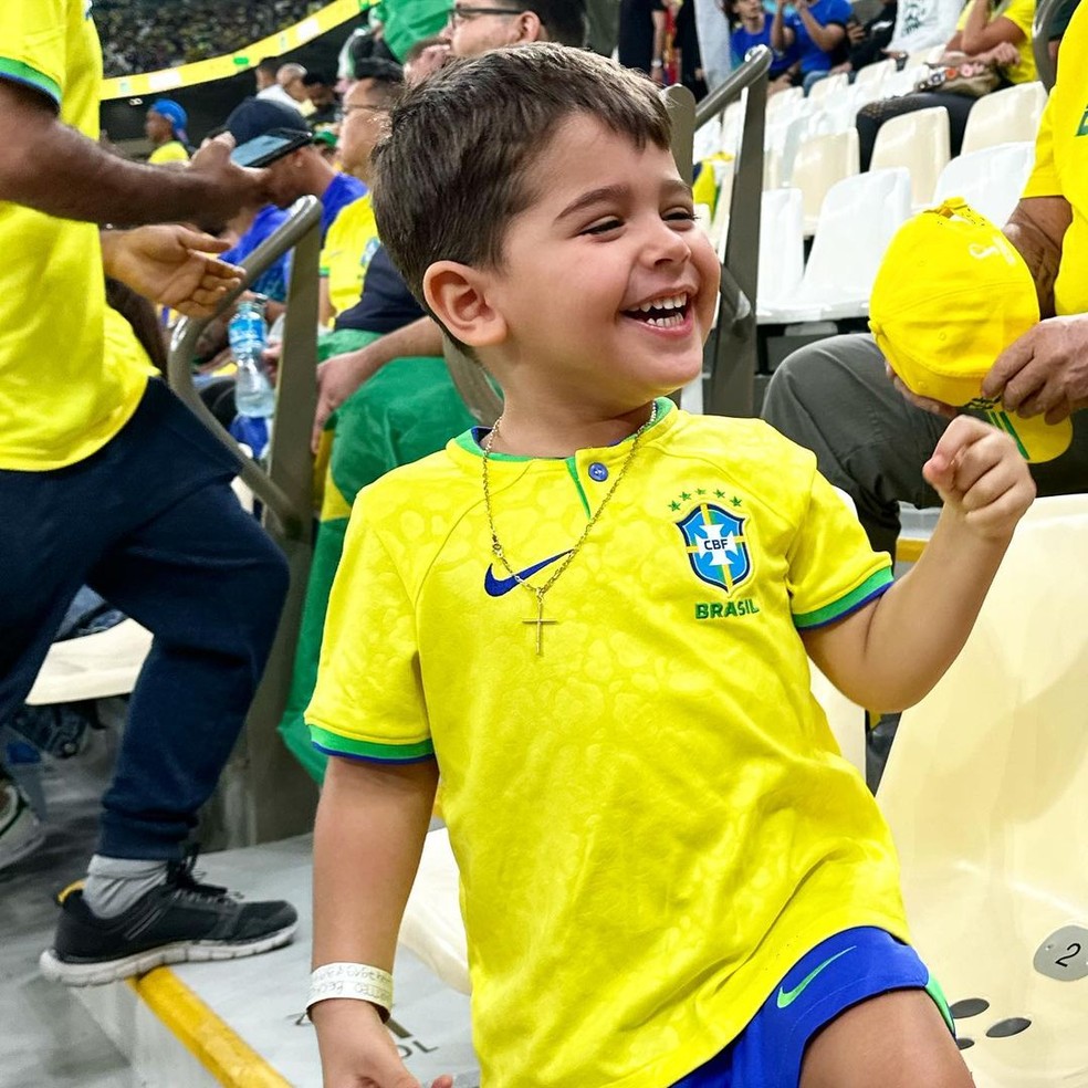 Natália Becker ganha beijo do marido, o goleiro Alisson, depois da ...