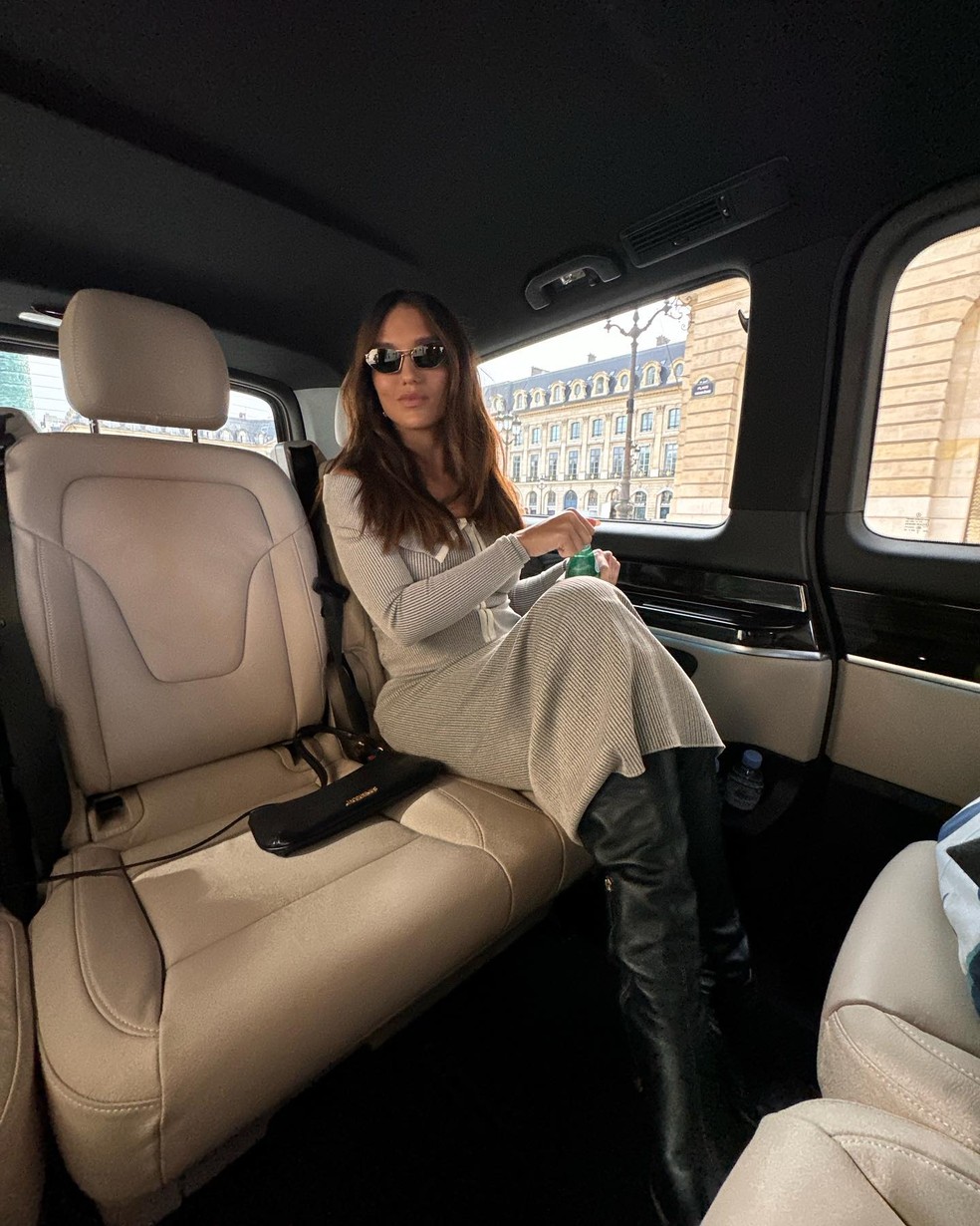 Rafa Kalimann abre álbum de fotos de passeio por Paris