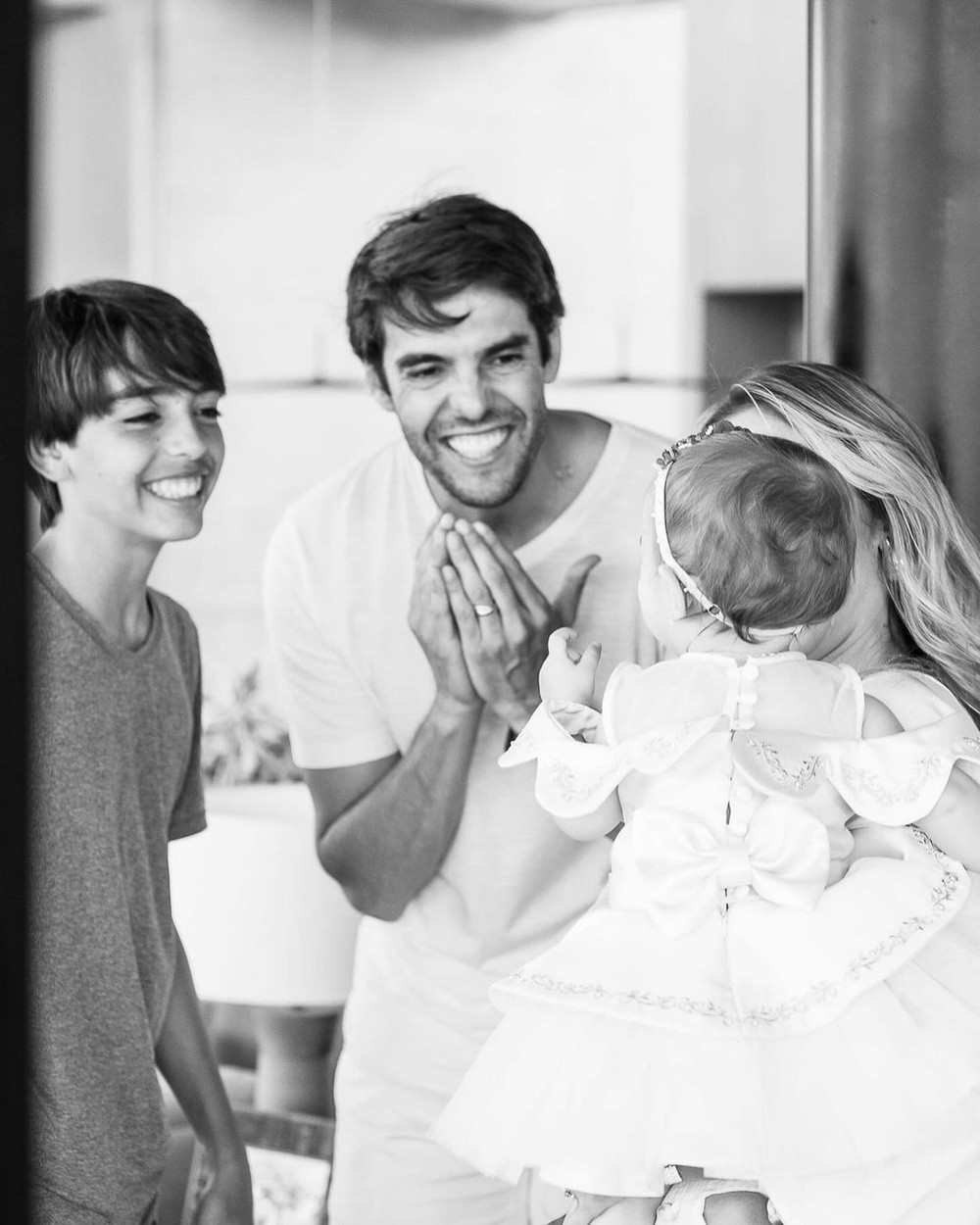 Kaká reúne todos os filhos para celebrar mesversário da caçula Sarah