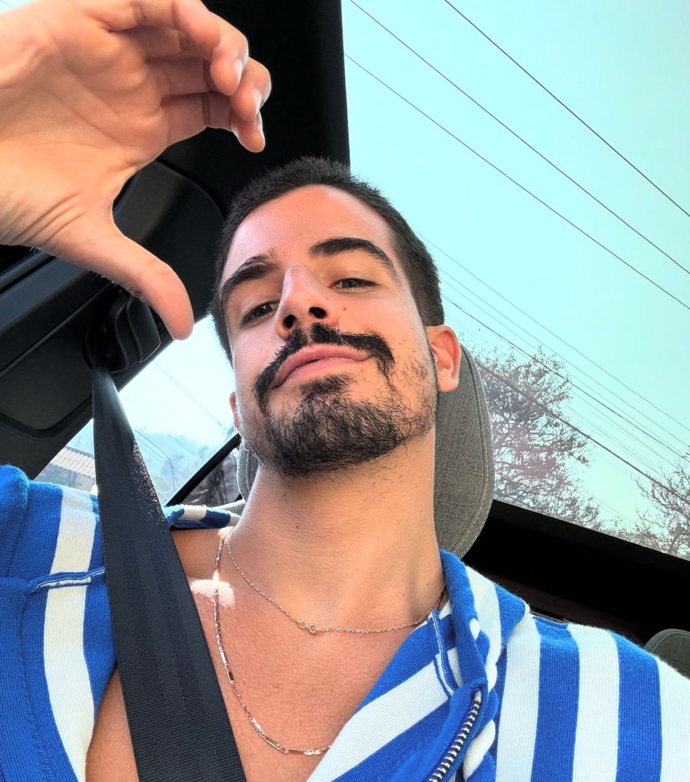 Enzo Celulari faz charme em novos cliques