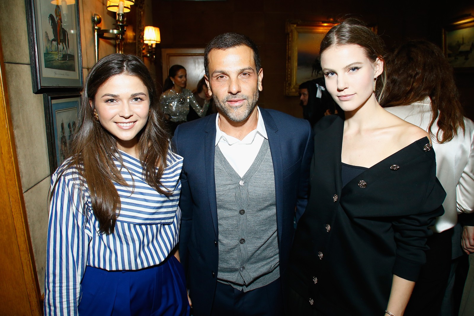 Alexandre Birman celebra lançamento de Inverno 2017 com jantar em Paris