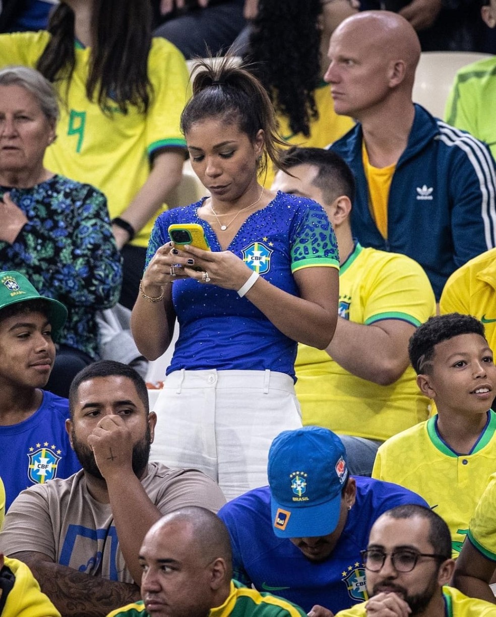 Belle Silva abre álbum do primeiro dia de jogo do Brasil