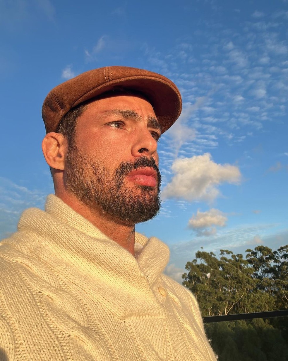 Cauã Reymond compartilha álbum de viagem com a filha, Sofia