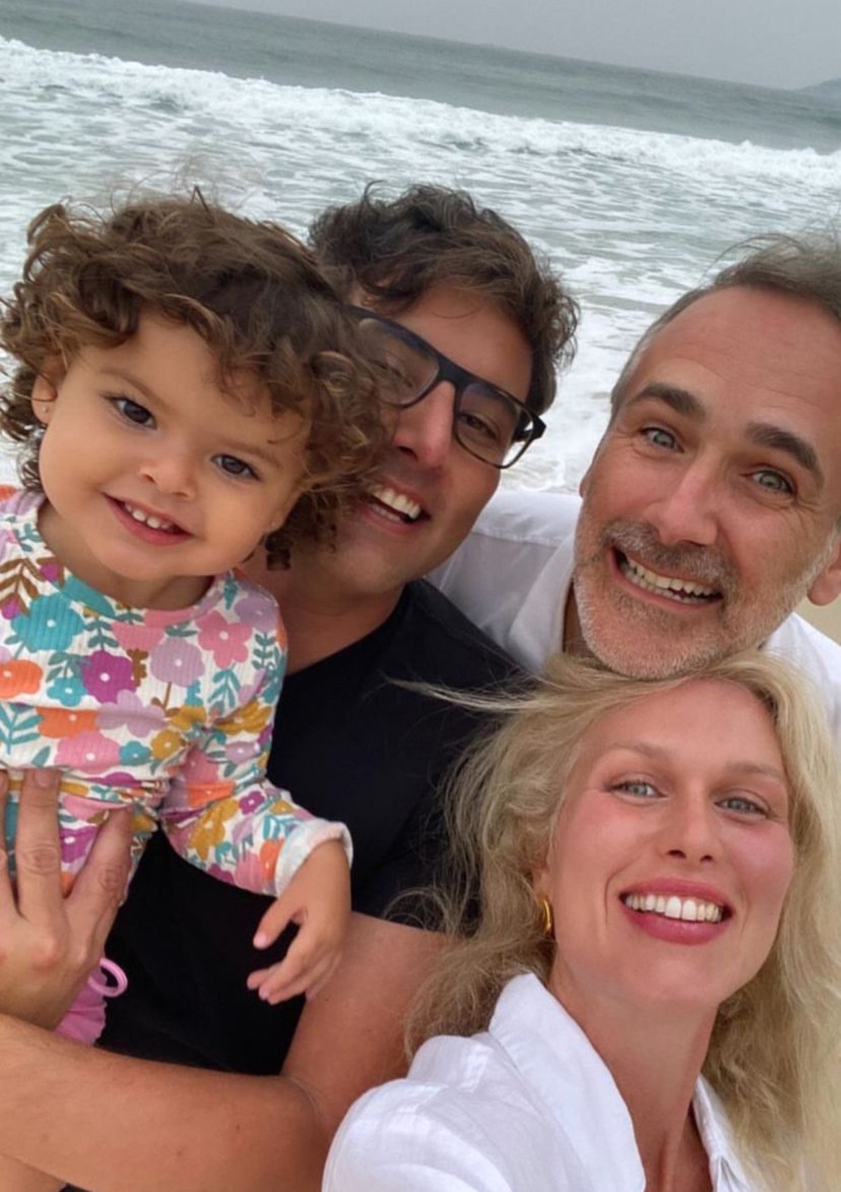 Bruno De Luca se derrete ao ver filha se divertindo com Ludmila Dayer