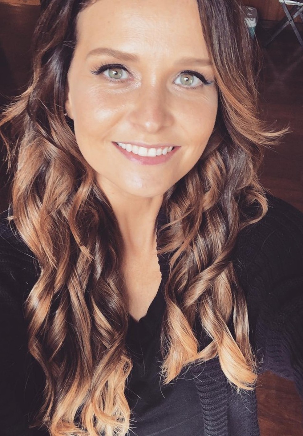 Fernanda Rodrigues surge com novo visual e ganha elogios