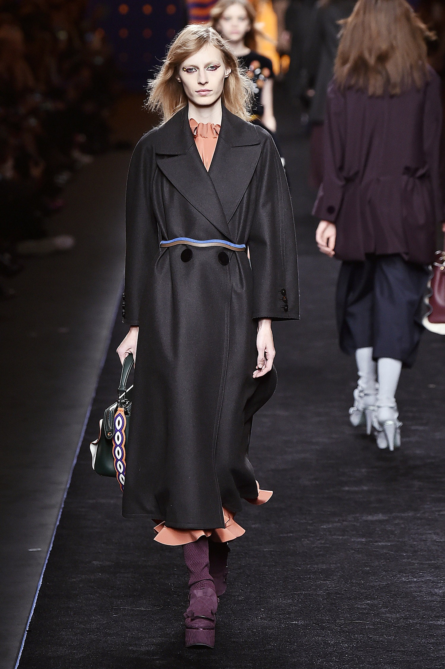 O inverno turquesa da Fendi em Milão