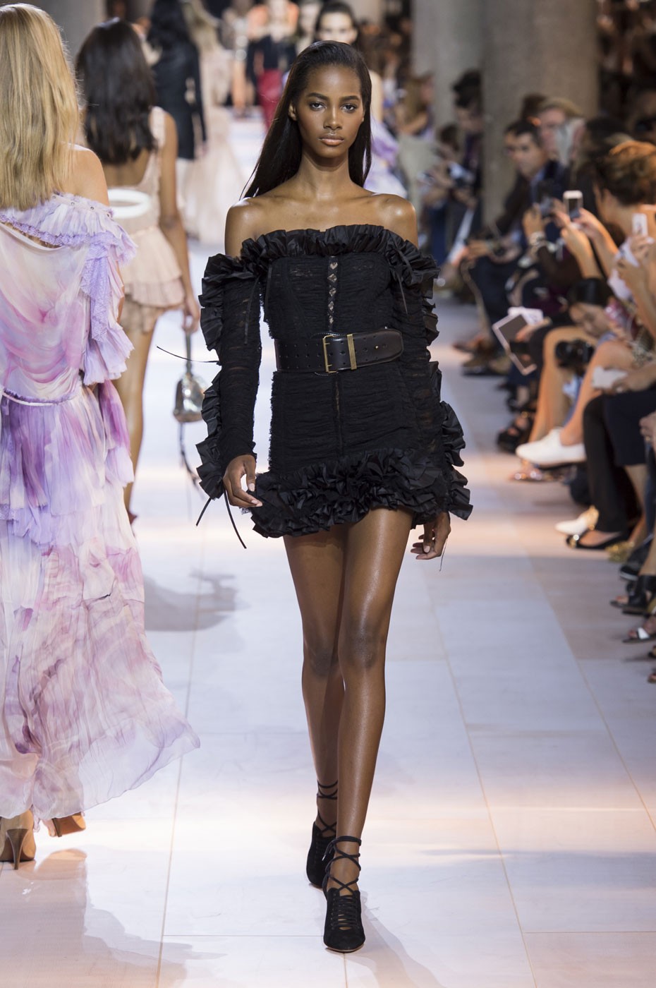 Peter Dundas estreia à frente da Cavalli