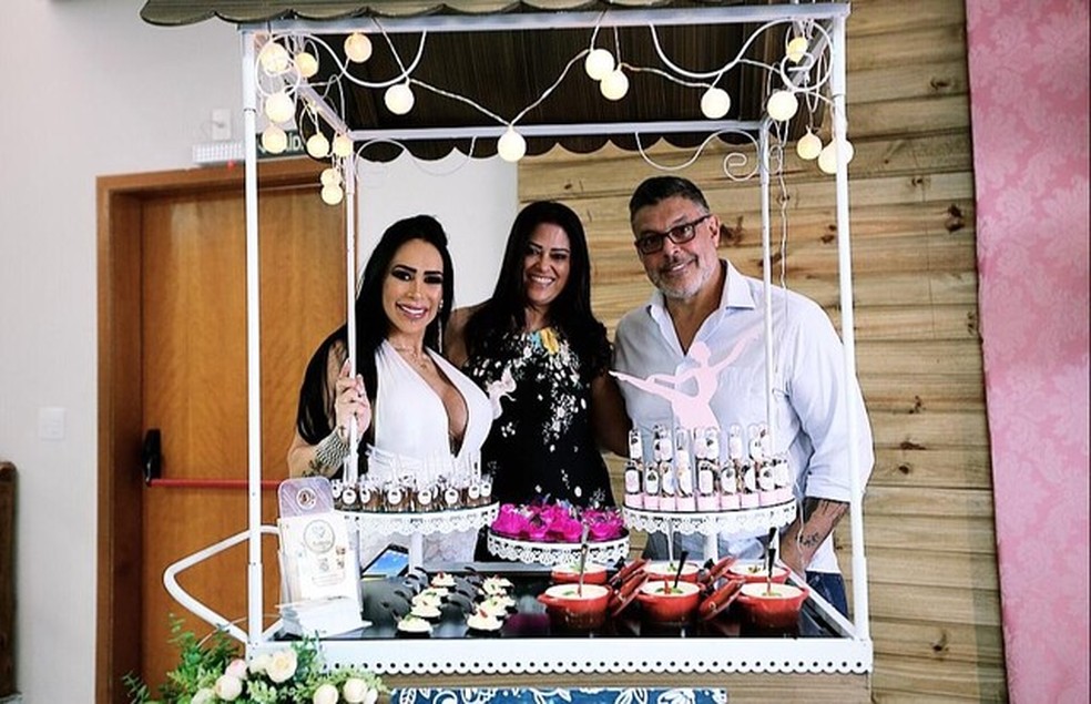Alexandre Frota e Fabi Frota armam chá de bebê para Bella
