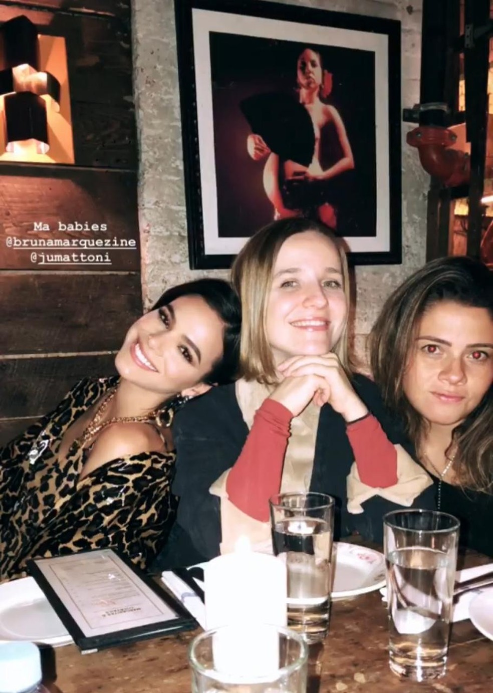 Bruna Marquezine surge com look animal print: 'Me mantendo selvagem'