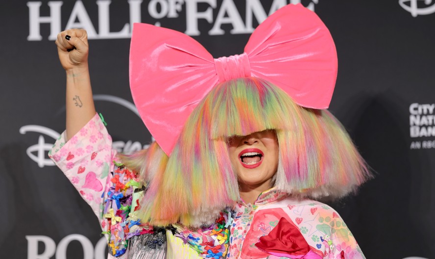 Somersault: o significado inusitado do nome da terceira filha de Sia