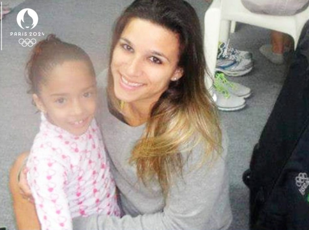 Foto de Julia Soares na infância com Jade Barbosa viraliza e encanta a web