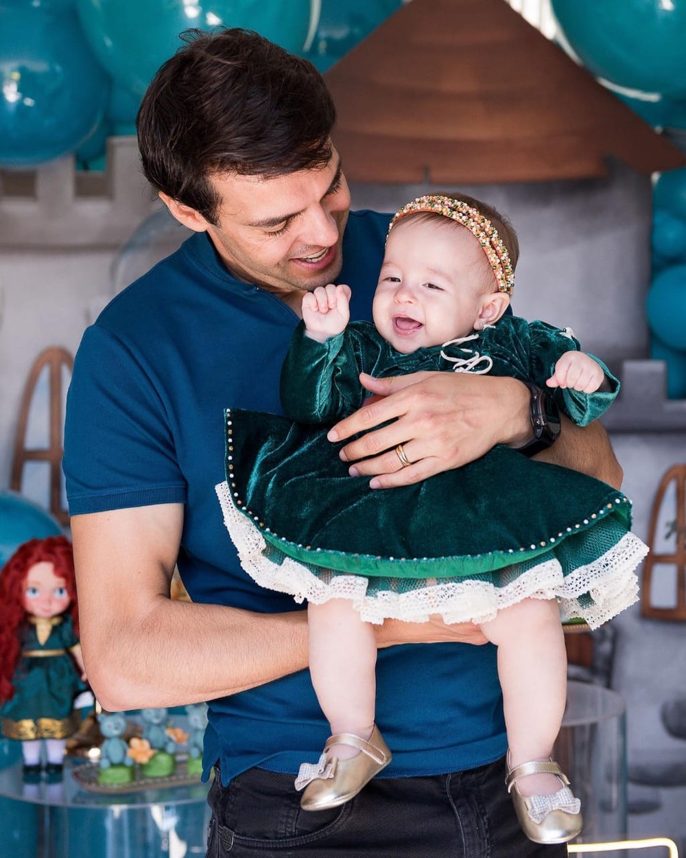 Carol Batista Leite abre álbum de mêsversário da caçula com Kaká