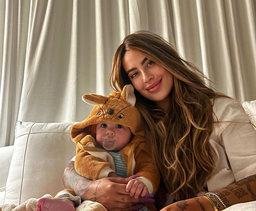 Rafaella Santos se derrete pela afilhada, Helena