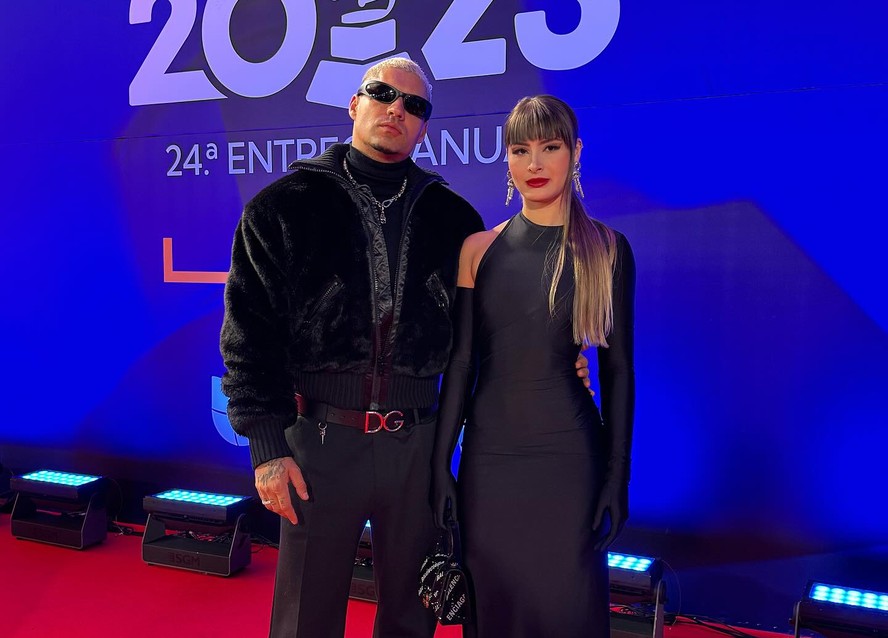 Filipe Ret e namorada roubam a cena no red carpet do Grammy