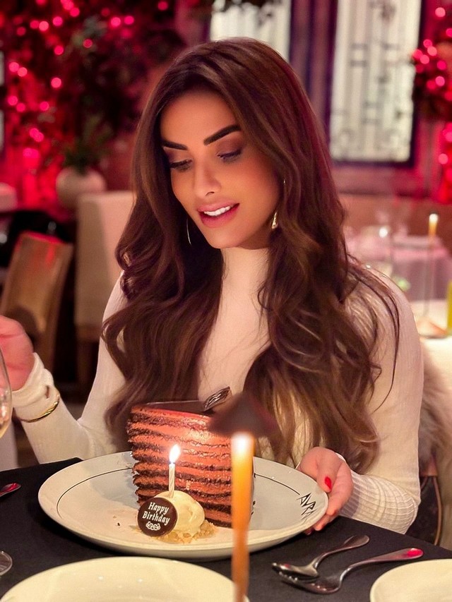 Ao lado da mãe, Nicole Bahls comemora aniversário intimista em NY ...