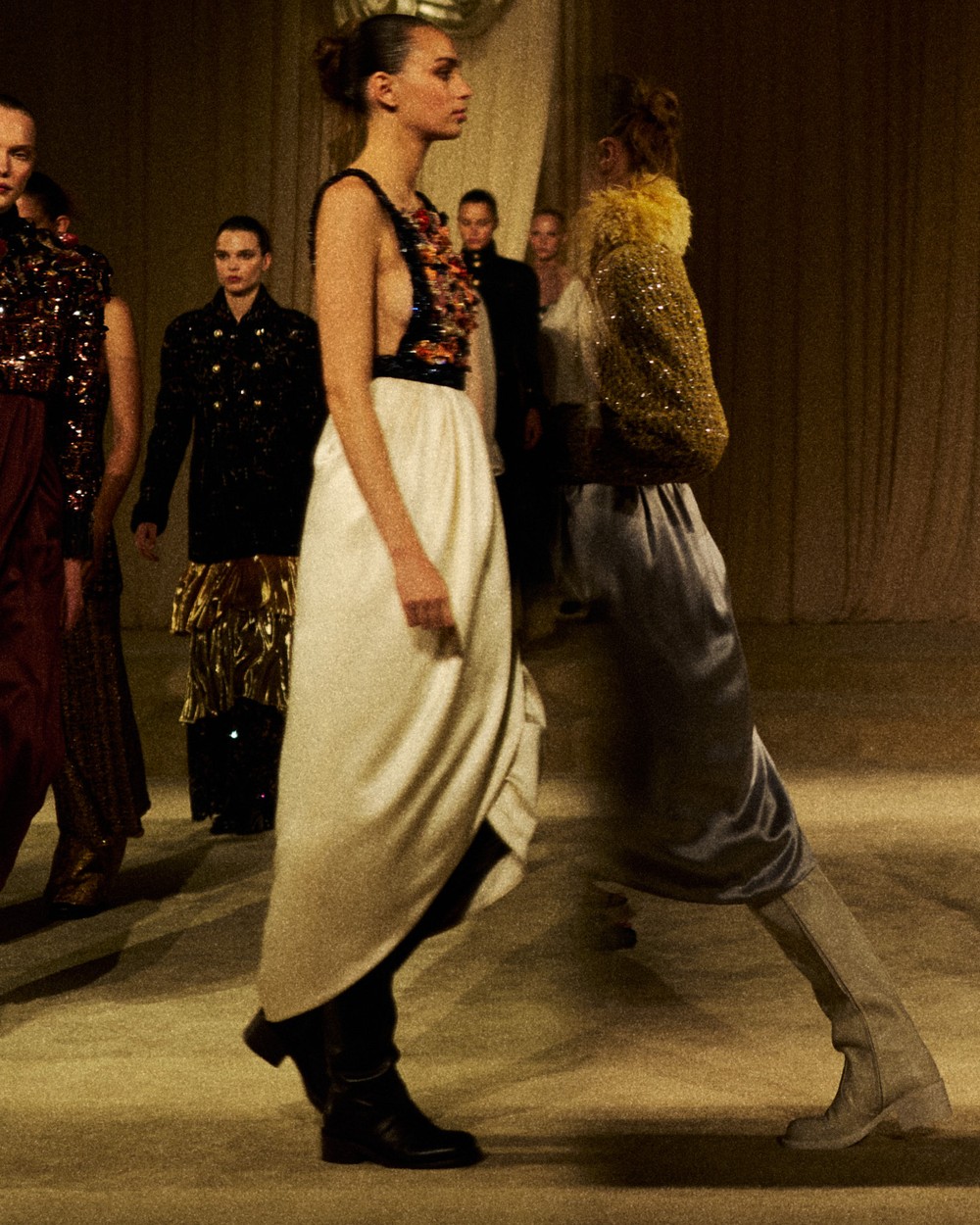 A alta-costura de inverno 2025 da Chanel pelo olhar da fotógrafa ...