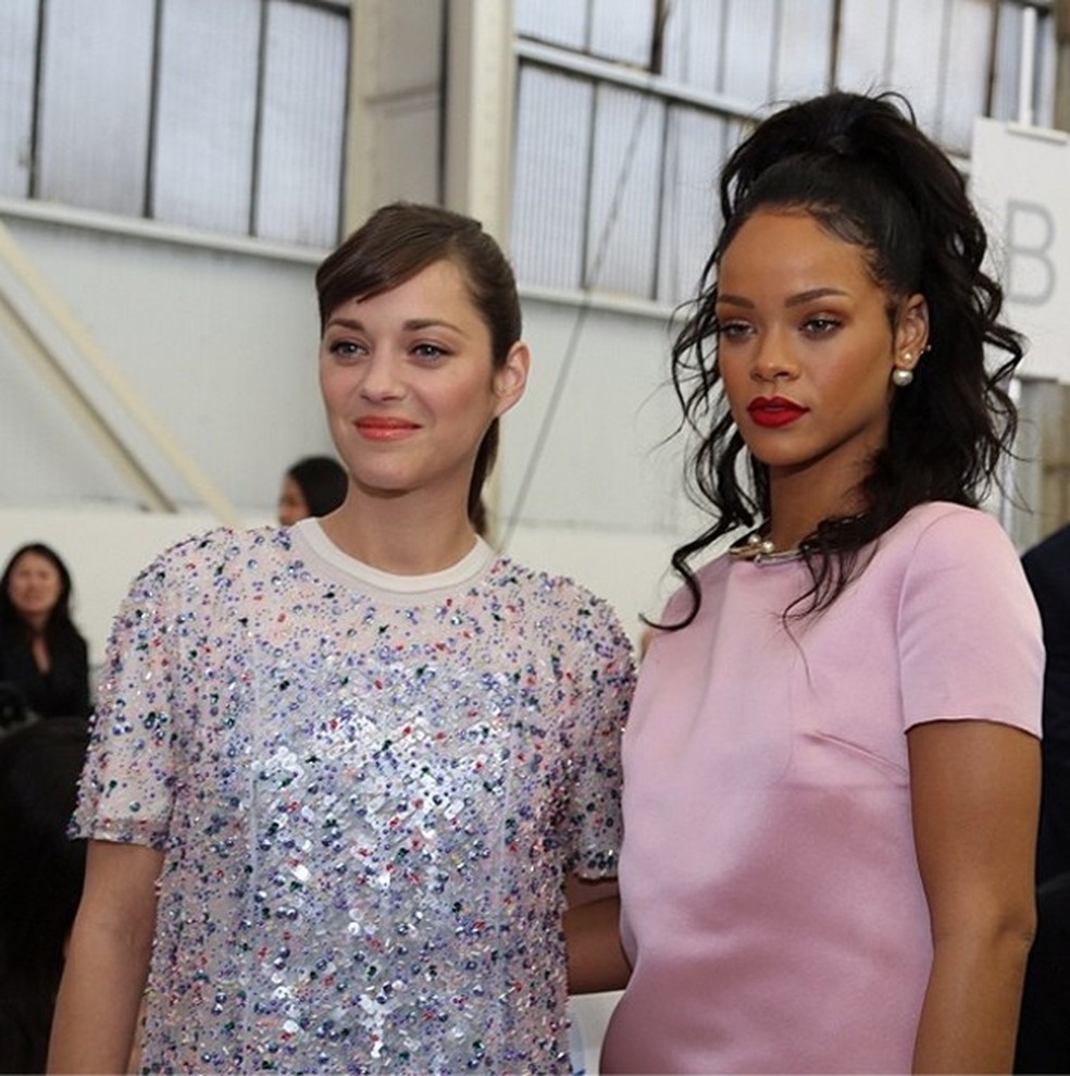 Rihanna chega de surpresa e rouba os flashes no desfile Resort da Dior