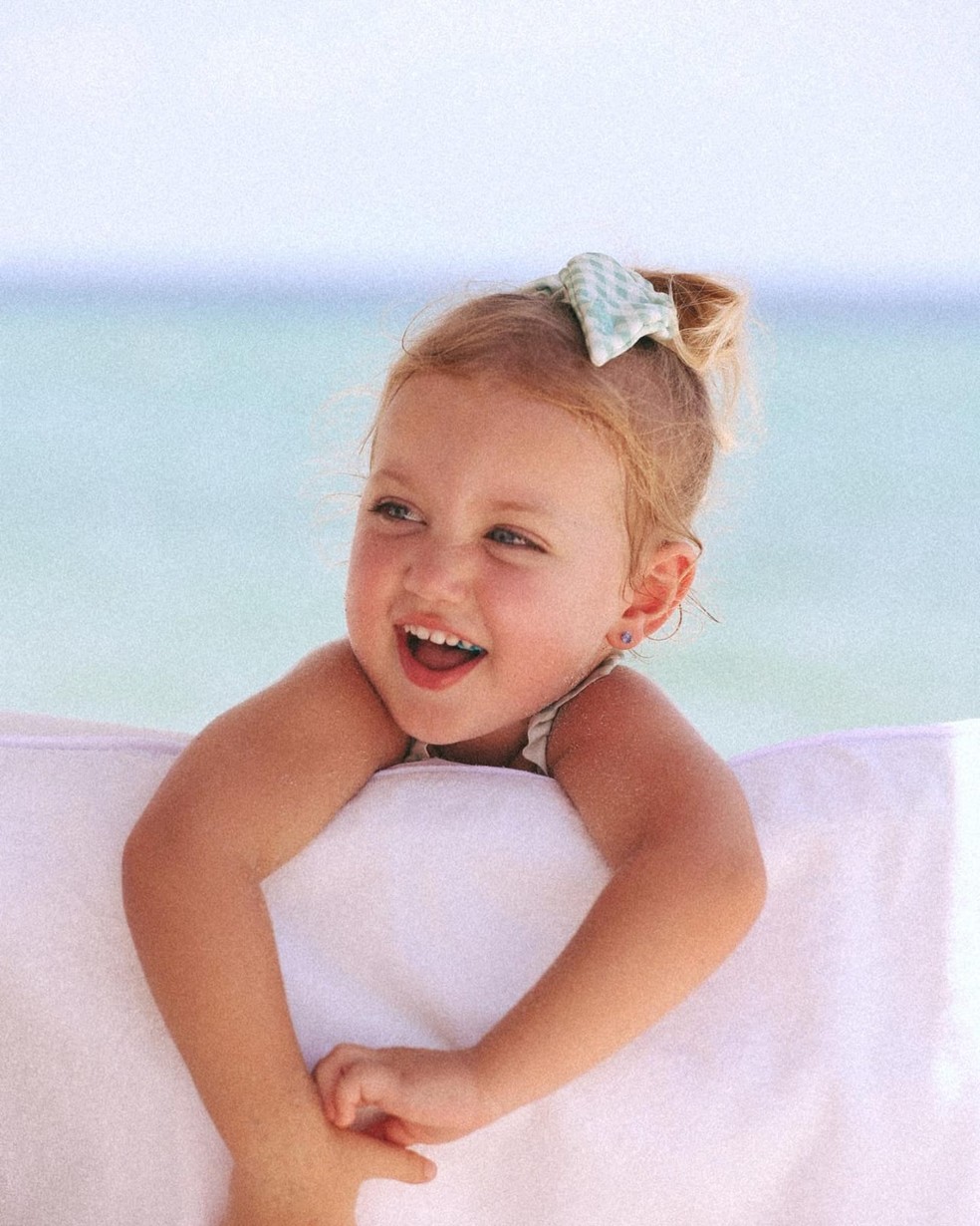 Vicky, filha de Ana Paula Siebert e Roberto Justus, encanta ao esbanjar ...