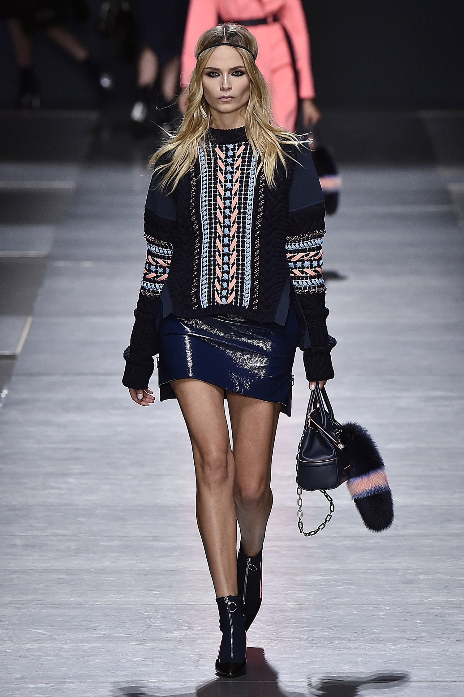 Versace reforça a vocação 90's com pegada esportiva