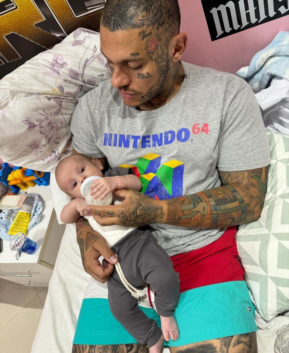 Toguro exibe momento fofo com o filho, Gael