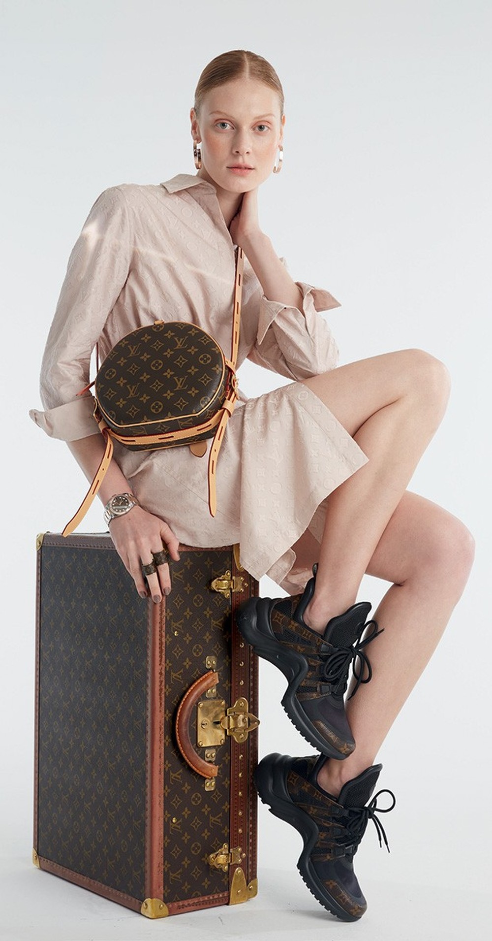 Logomania: como apostar no jogo grifado no look deste verão