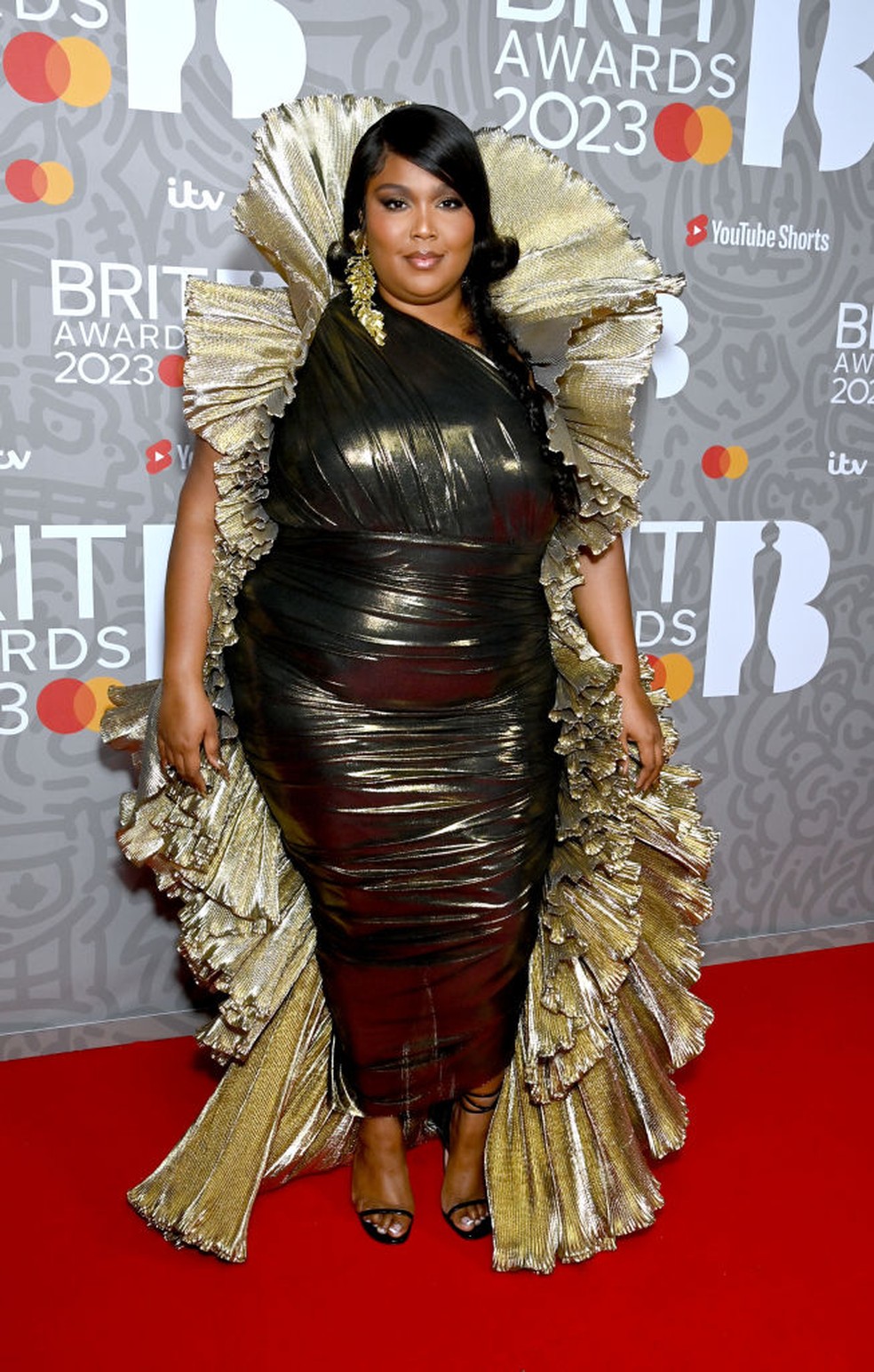 BRIT Awards: confira os looks dos famosos no tapete vermelho
