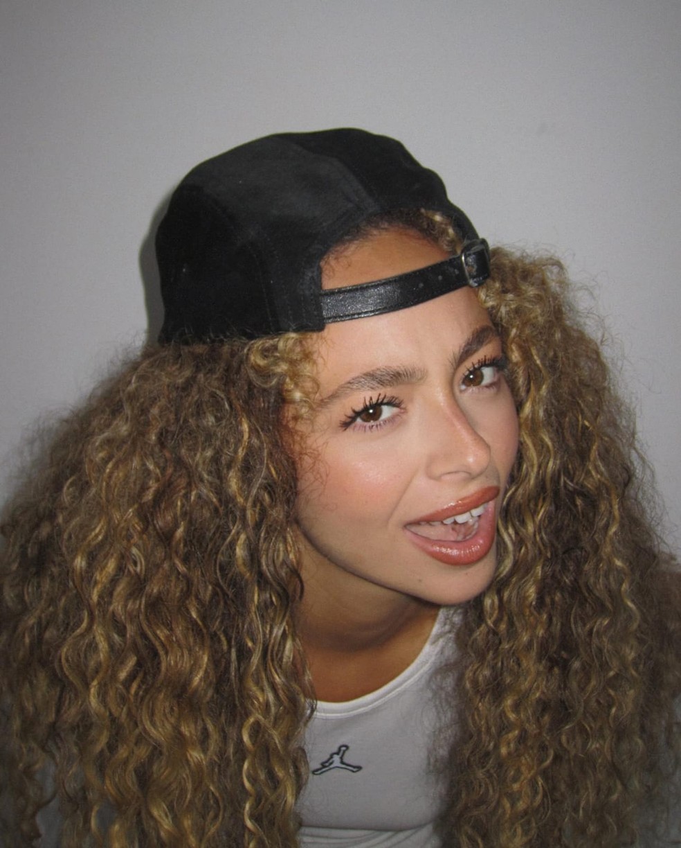 Julia Rodrigues encanta web com cliques espontâneos