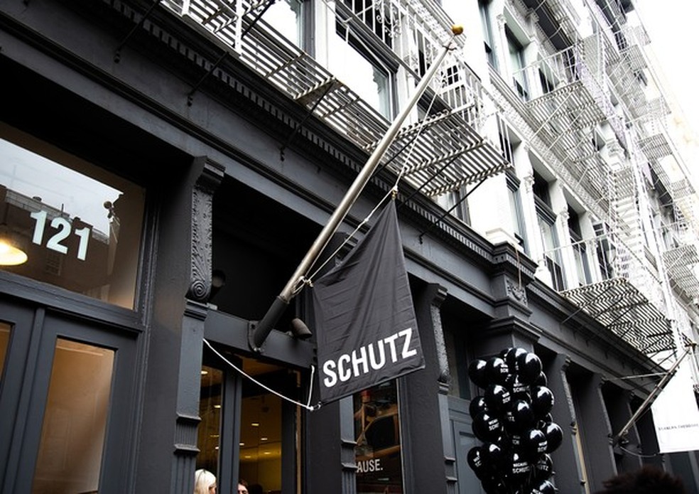 Because Schutz: marca celebra abertura da segunda loja em Nova York