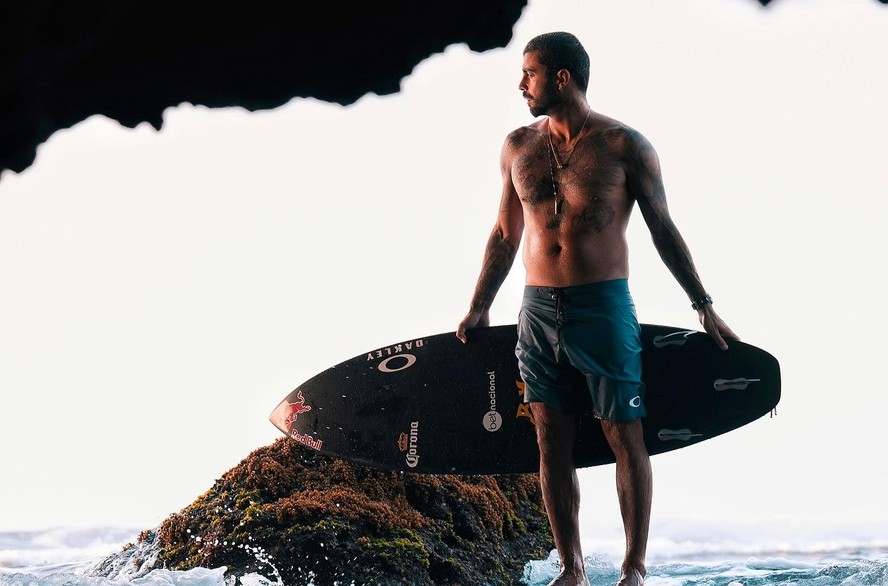 Pedro Scooby relembra viagem a Indonésia