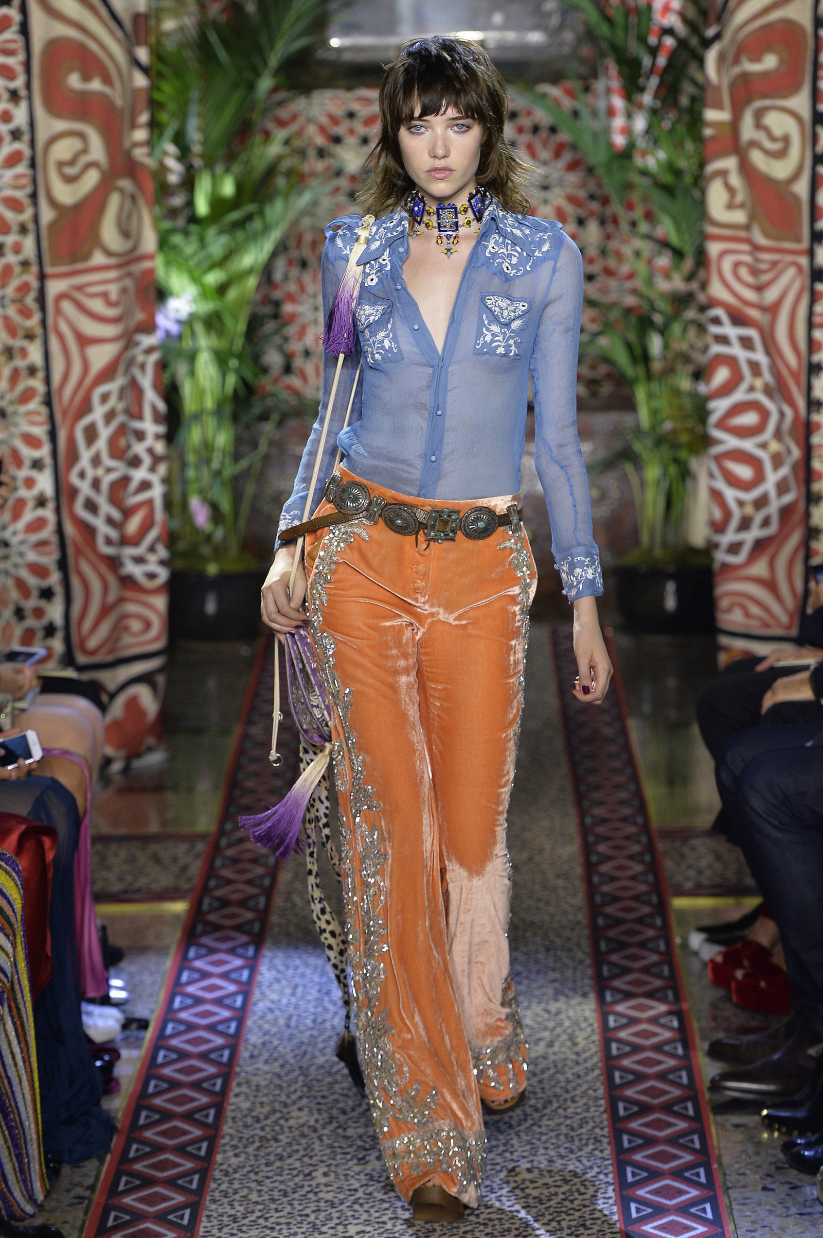 Verão da Cavalli ganha referências 70's, étnicas e aura boho