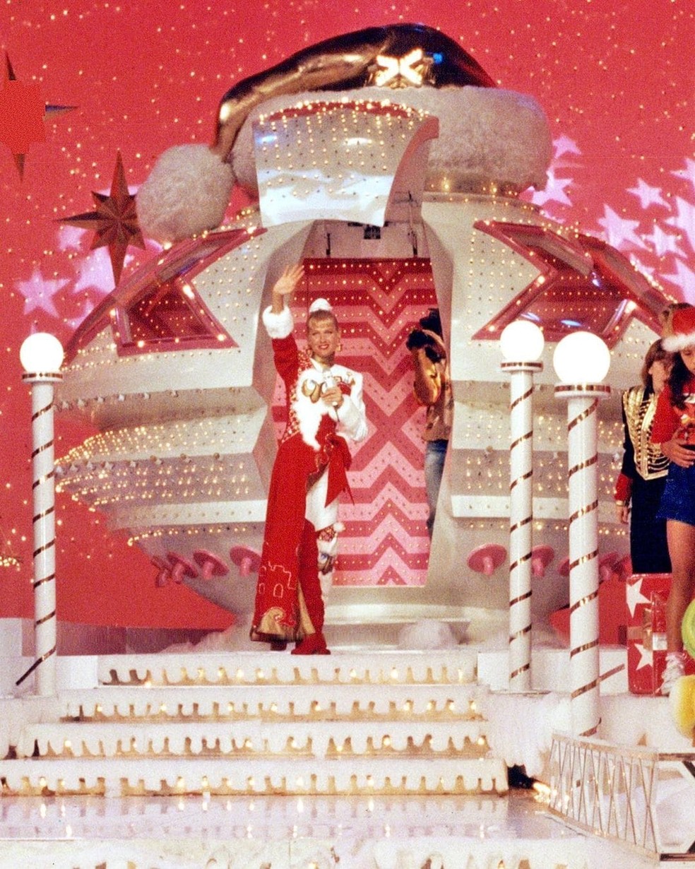 Xuxa Meneghel resgata cliques antigos de Natal