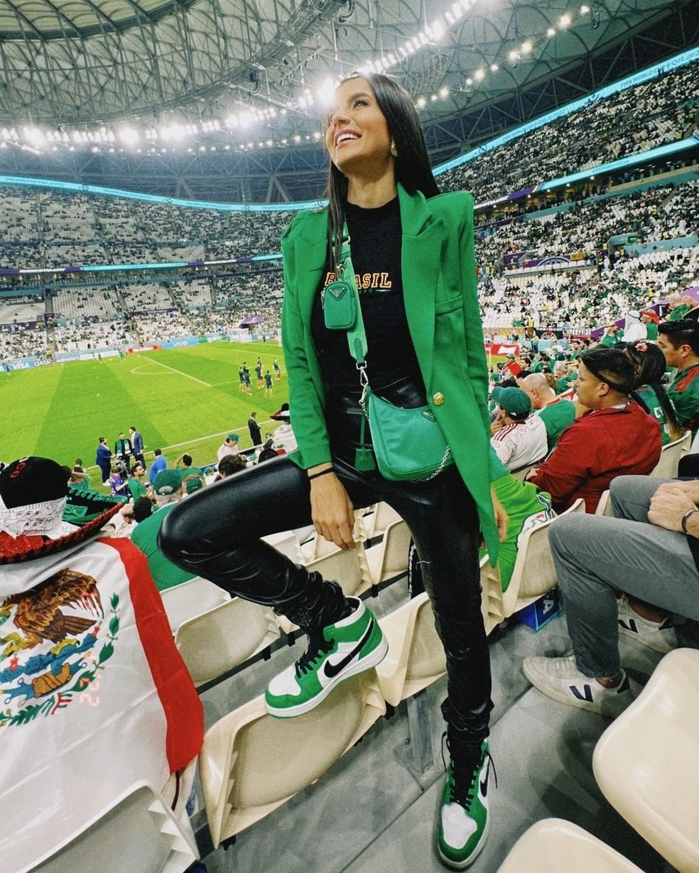 Jéssica Turini elege look fashionista para assistir ao jogo do México ...