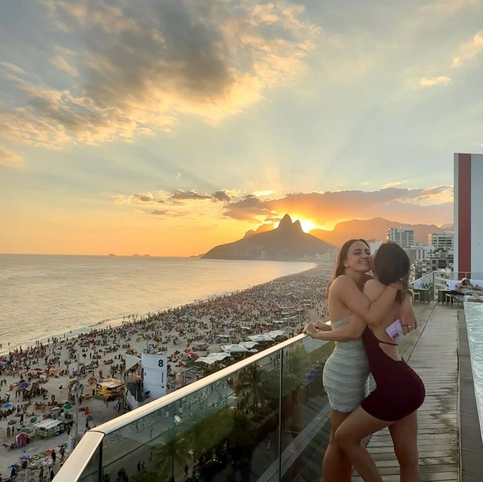 Emily Ratajkowski agradece estadia no Rio de Janeiro