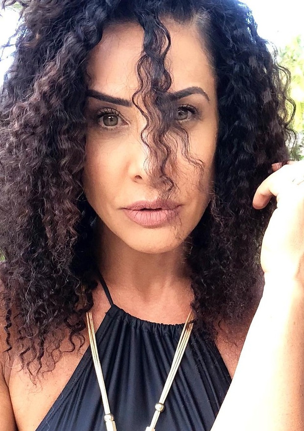 Scheila Carvalho posa cacheada, é criticada e rebate: 'o mundo precisa ...