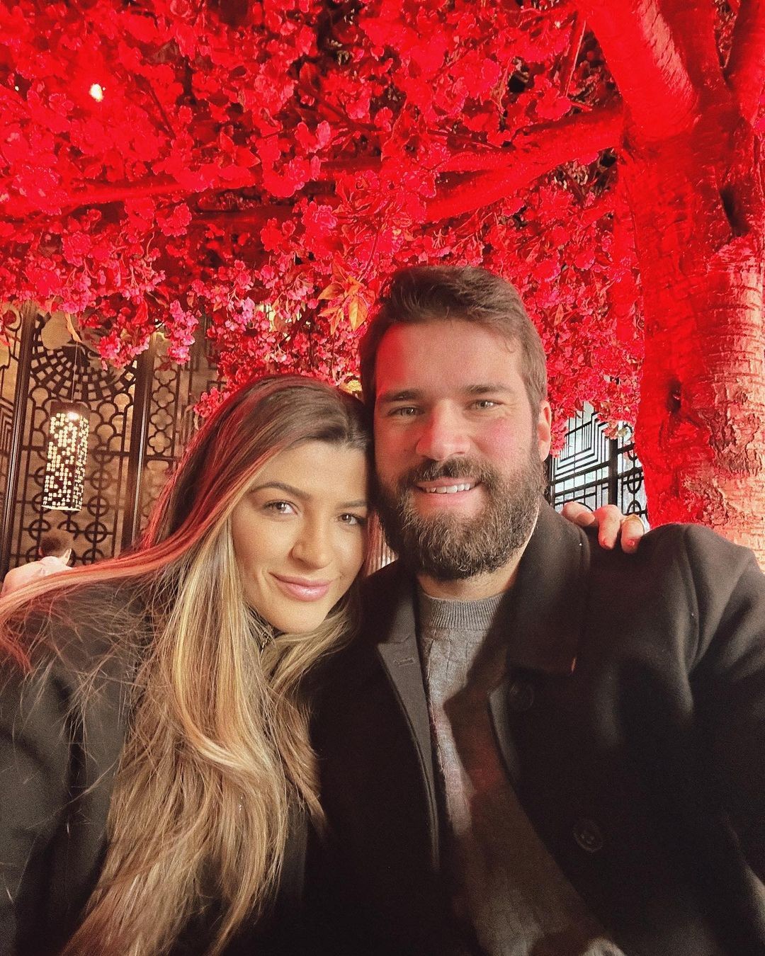Natália Becker exibe momento romântico com Alisson