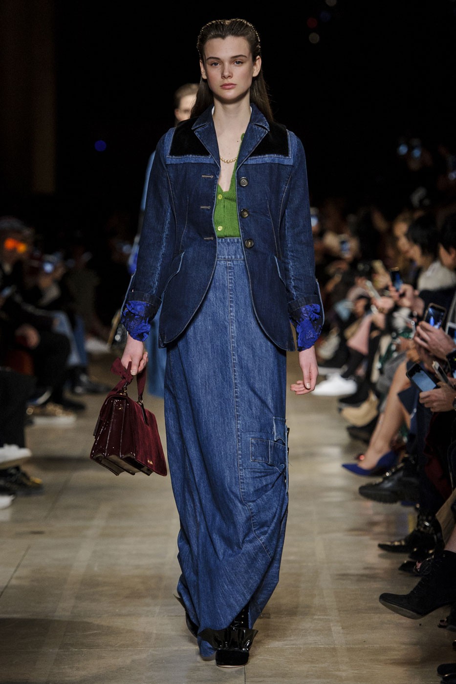 Miu Miu fecha a temporada de Paris com casting poderoso