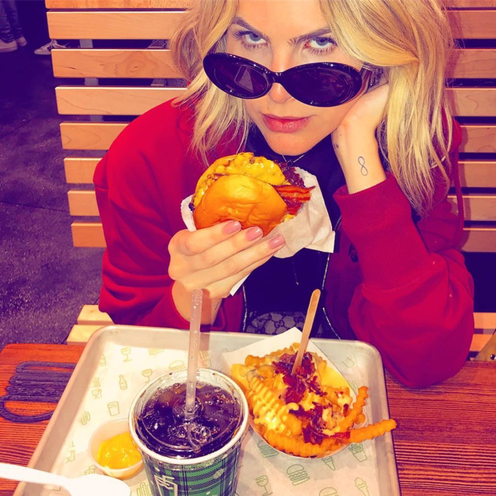 Julia Faria sobre a moda: 'Não sofro com as críticas, eu me divirto'