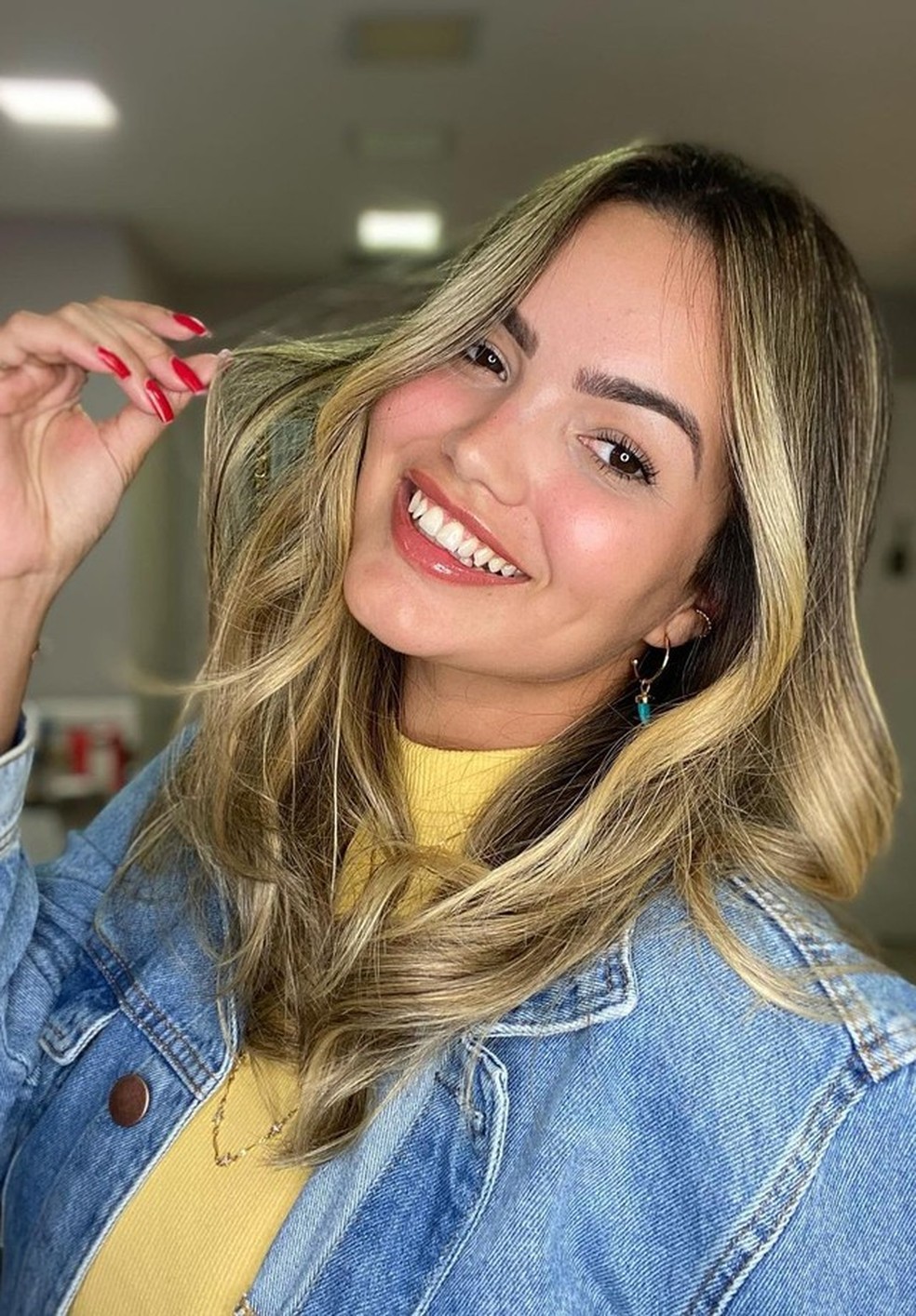 Suzanna Freitas coloca o bronzeado em dia em Capri, na Itália