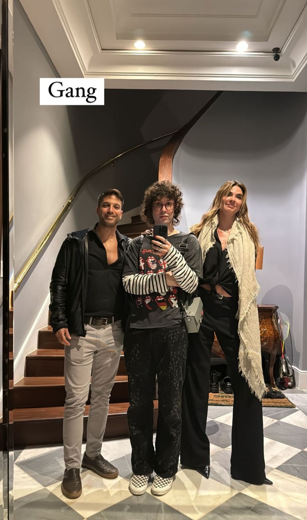 Luciana Gimenez curte noite com 'Os Gimenez': 'Gang'